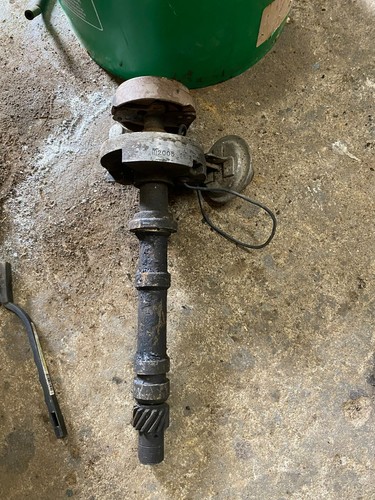 1972 Chevrolet Chevy engine distributor Used core Dated 2B22 V8 350 SBC ...