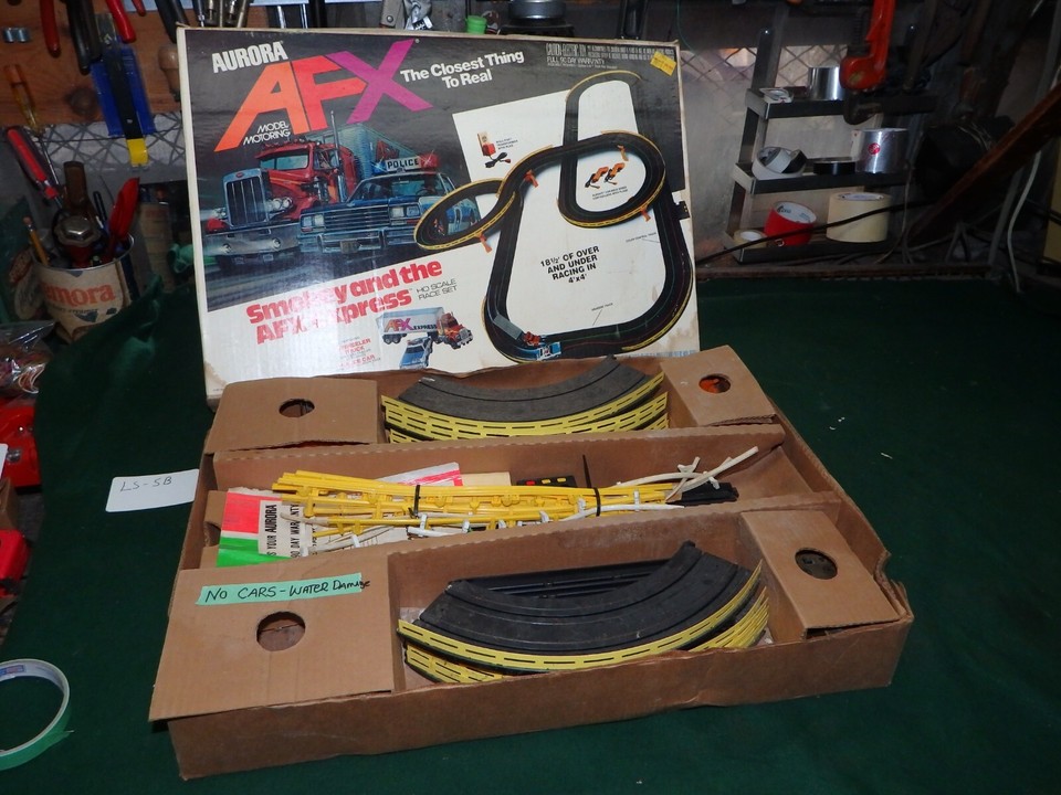 Aurora Slot Car SMOKEY AND THE AFX EXPRESS BOX (PARTS OR REPAIR) | eBay