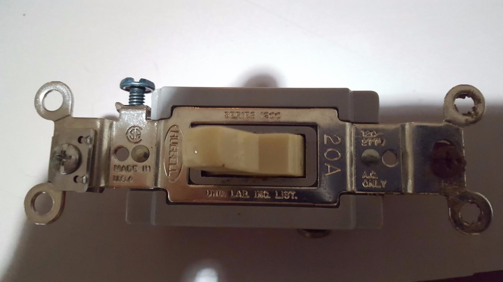 QTY: 3 - Hubbell 1223 Wall Switch, 3-Way, Toggle, 20A, Grey, Red, Ivory ...