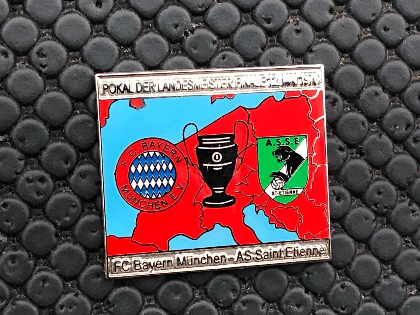 PINS BADGE FOOTBALL SOCCER ASSE SAINT ETIENNE VS FC BAYERN MUNCHEN 1976 ...
