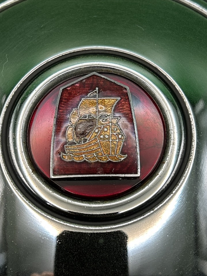 PLYMOUTH Vintage Antique Wire Wheel Hubcaps With Emblems 1931 1932 1933 ...