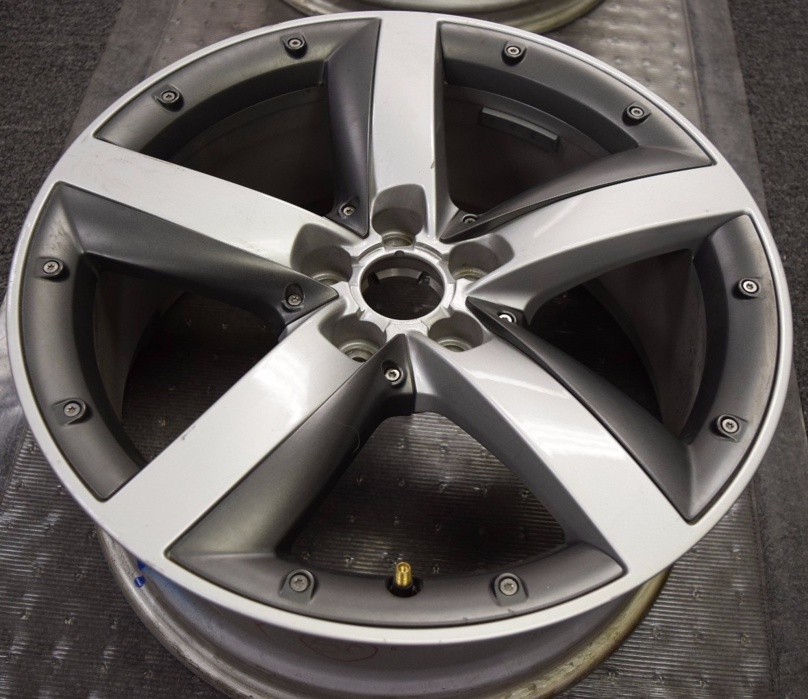 Audi A1 8X OEM Wheel Rim 8X0601025E 17x7.5 ET36 Silver with Charcoal ...