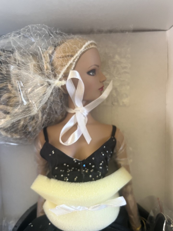 Tonner CU-Winter Nocturne Sydney Chase Doll 2006 NRFB | eBay