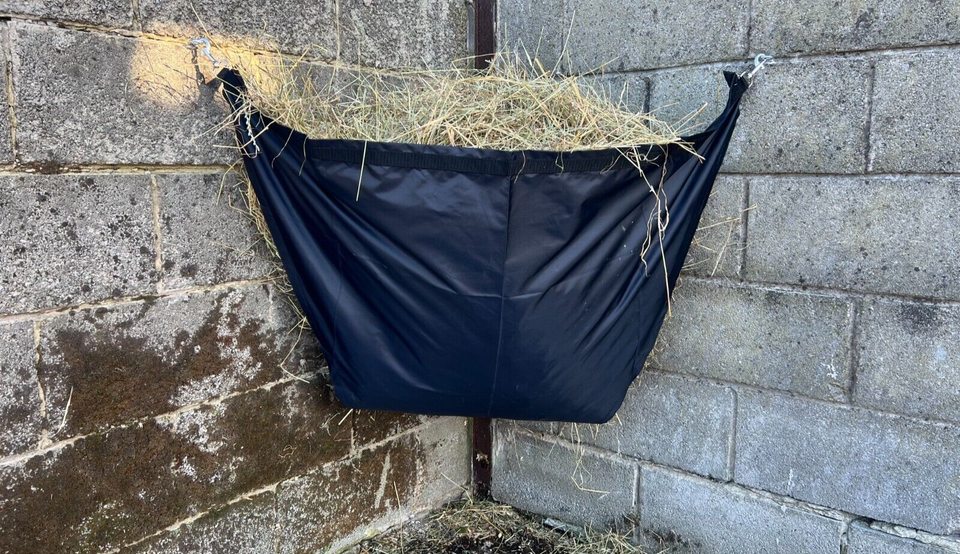 Turners Hay Sling Hay Bar Quick Fill Large Hay Corner Feeder Waterproof ...