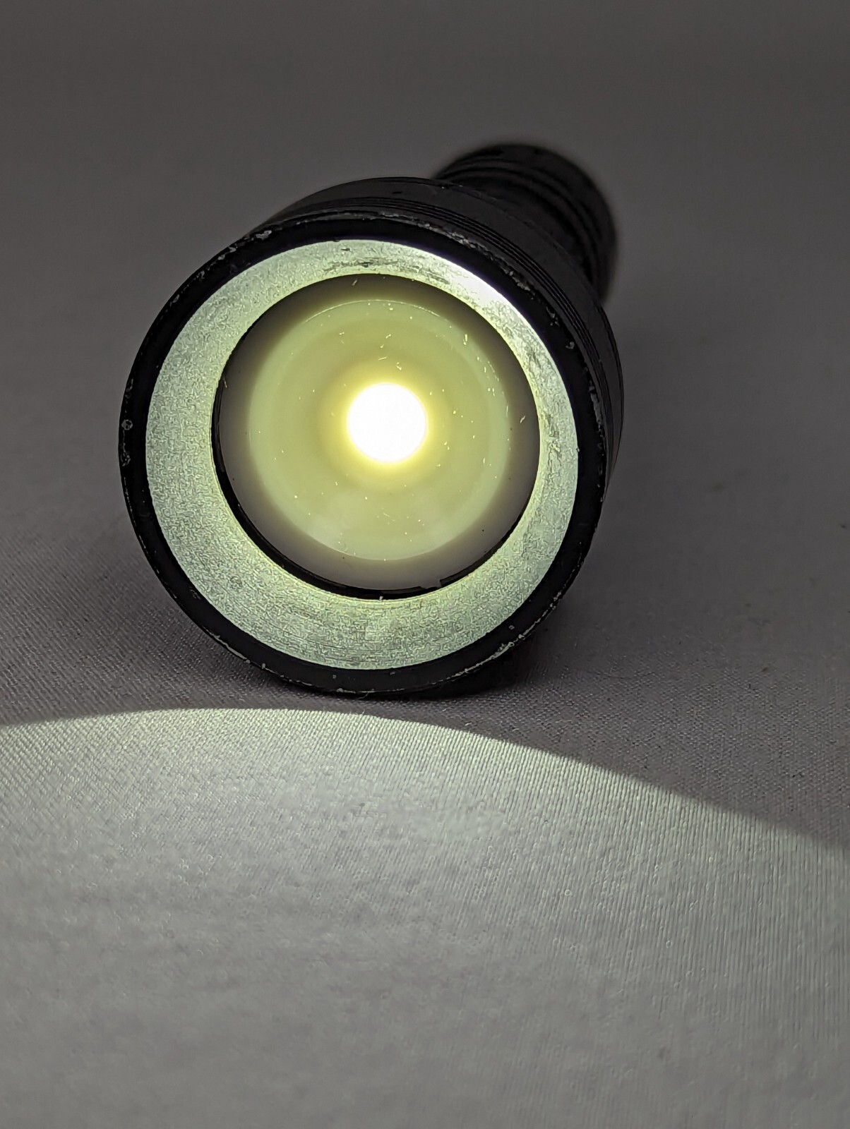 Luxpro Tactical Compact Zoomable Rechargeable 1100 Lumen Flashlight ...