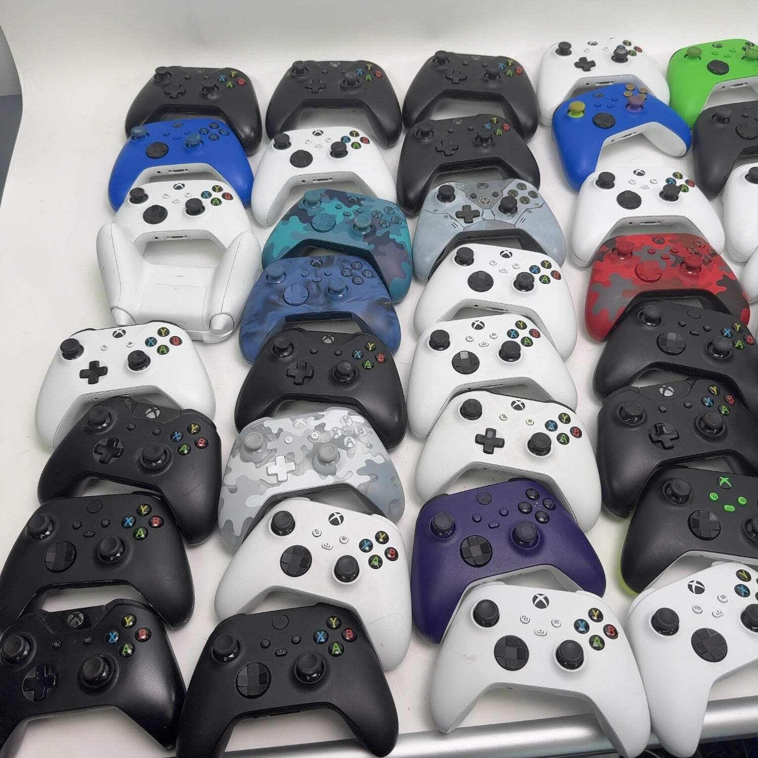Broken Lot of 44 Microsoft Xbox One + Series S/X Wireless Controllers ...