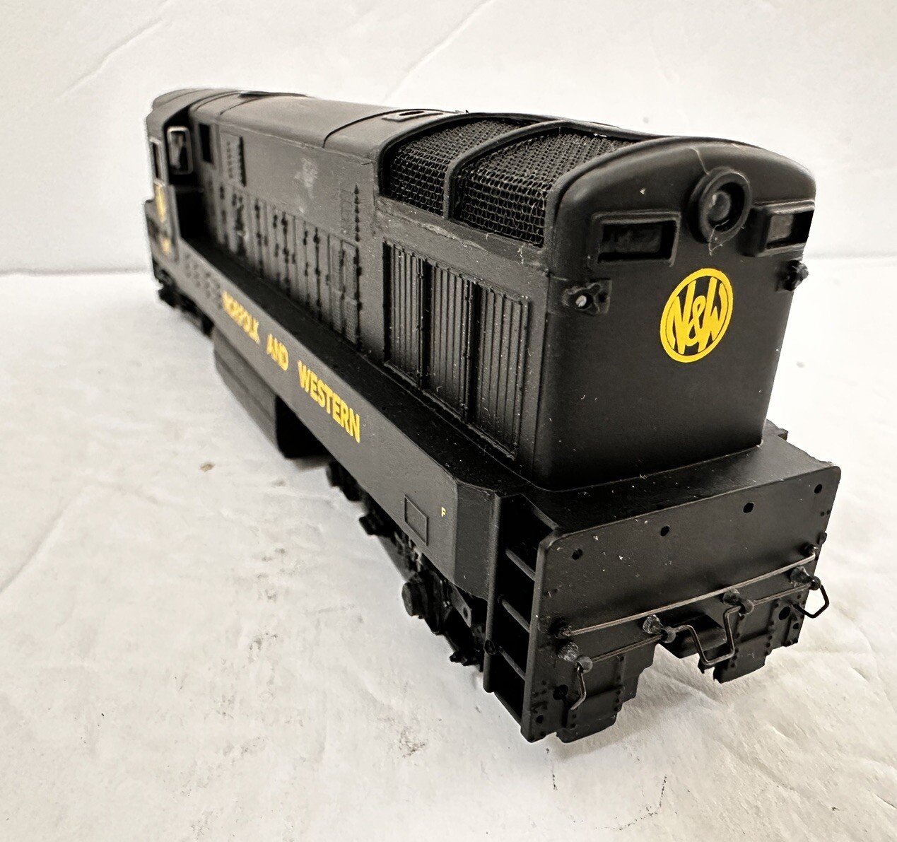 Spectrum HO Scale FM H16-44 Baby Trainmaster Diesel Norfolk & Western ...