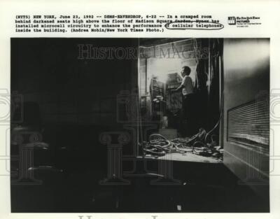 1992 Press Photo Nynex-installed microcell circuitry to enhance cell ...