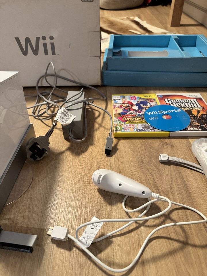 Nintendo Wii White Console Bundle Controller, Nunchuck, 3 Games ...