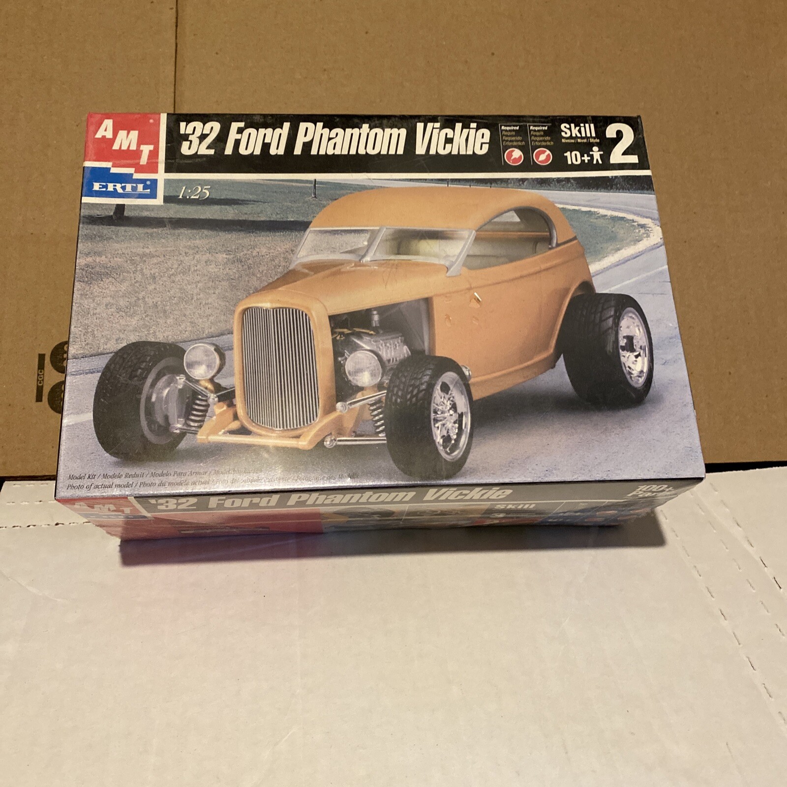 AMT ETRL 1:25 SCALE “1932 FORD PHANTOM VICKIE” Sealed New MODEL KIT ...
