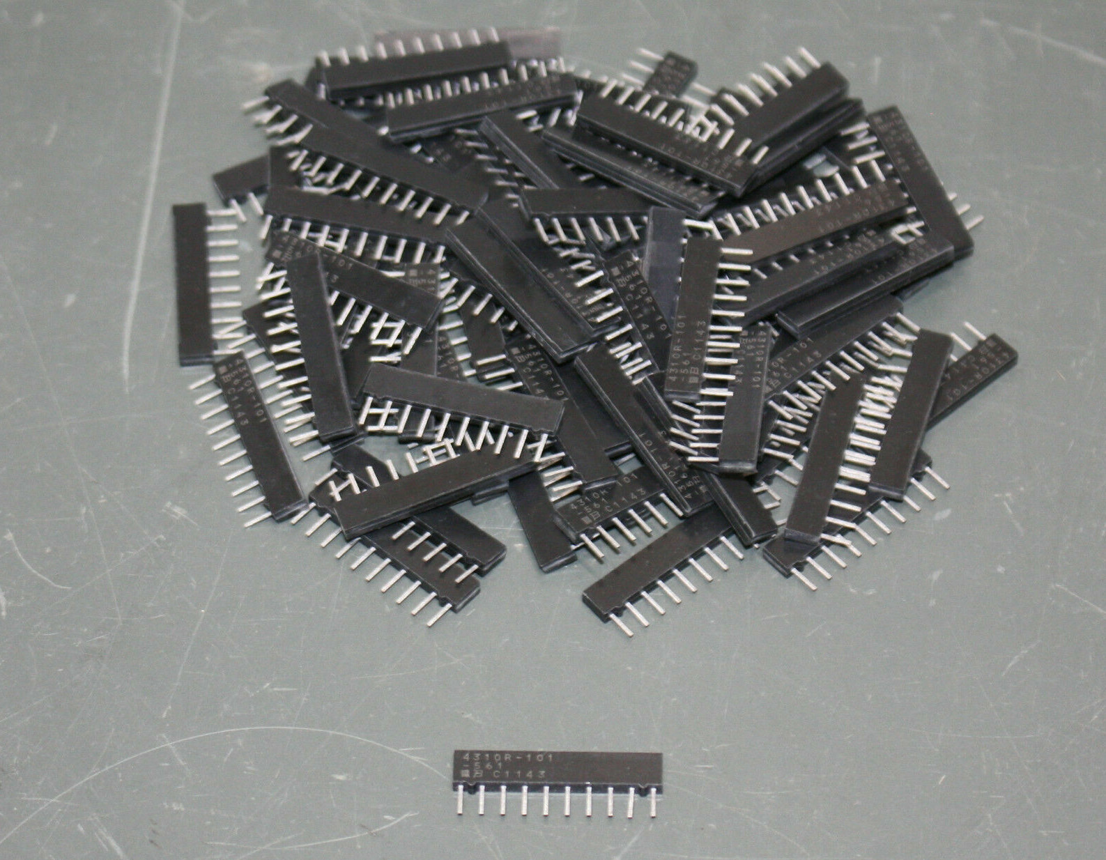 (90) Bourns Inline Resistor 4310R-101-561, 560 Ohms, 2%, SIP 10 Pin ...