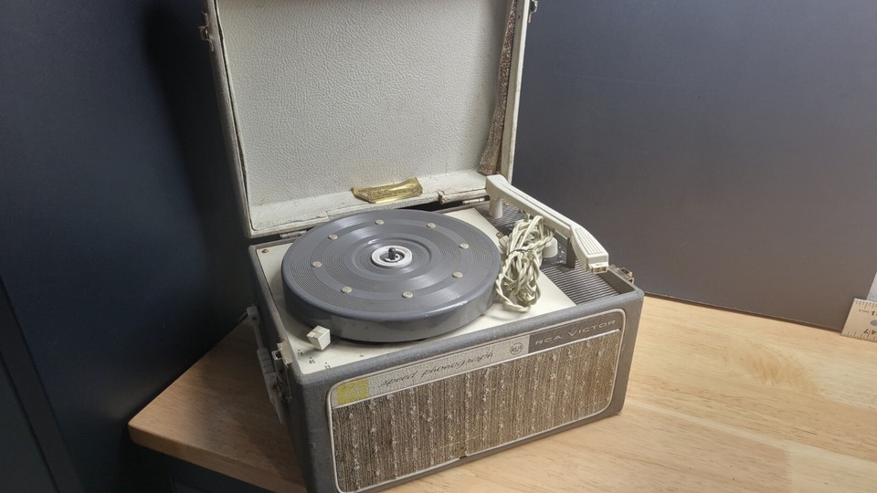 Vintage RCA Victor Phonograph Record Player 4 Speed Model 3VB21 ...