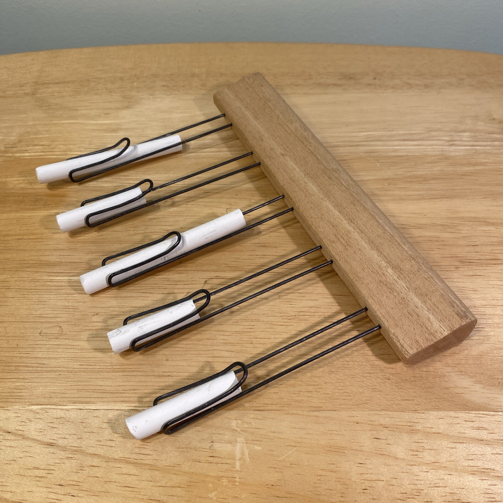VINTAGE BLACKBOARD CHALK HOLDER WOOD & WIRE 5 Lines MUSIC Staff Band ...