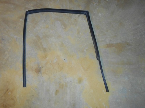 93-97 Geo Prizm RH Rear Door Upper Door Window Frame Run Channel Rubber ...