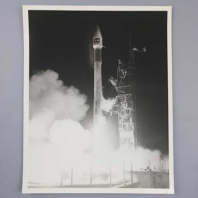 1991 NASA Atlas II/Centaur Launch Carrying Eutelsat II Satellite 8 x 10 ...