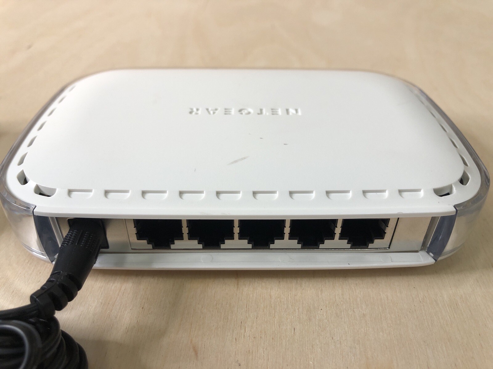 Netgear GS605 5-Port 10/100/1000 Mbps Gigabit Ethernet Switch.turns On ...