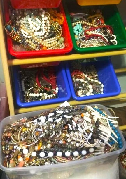 Over 1 lb Lot Vintage Now Costume JUNK Jewelry Part SCRAP Bead Crafting ...