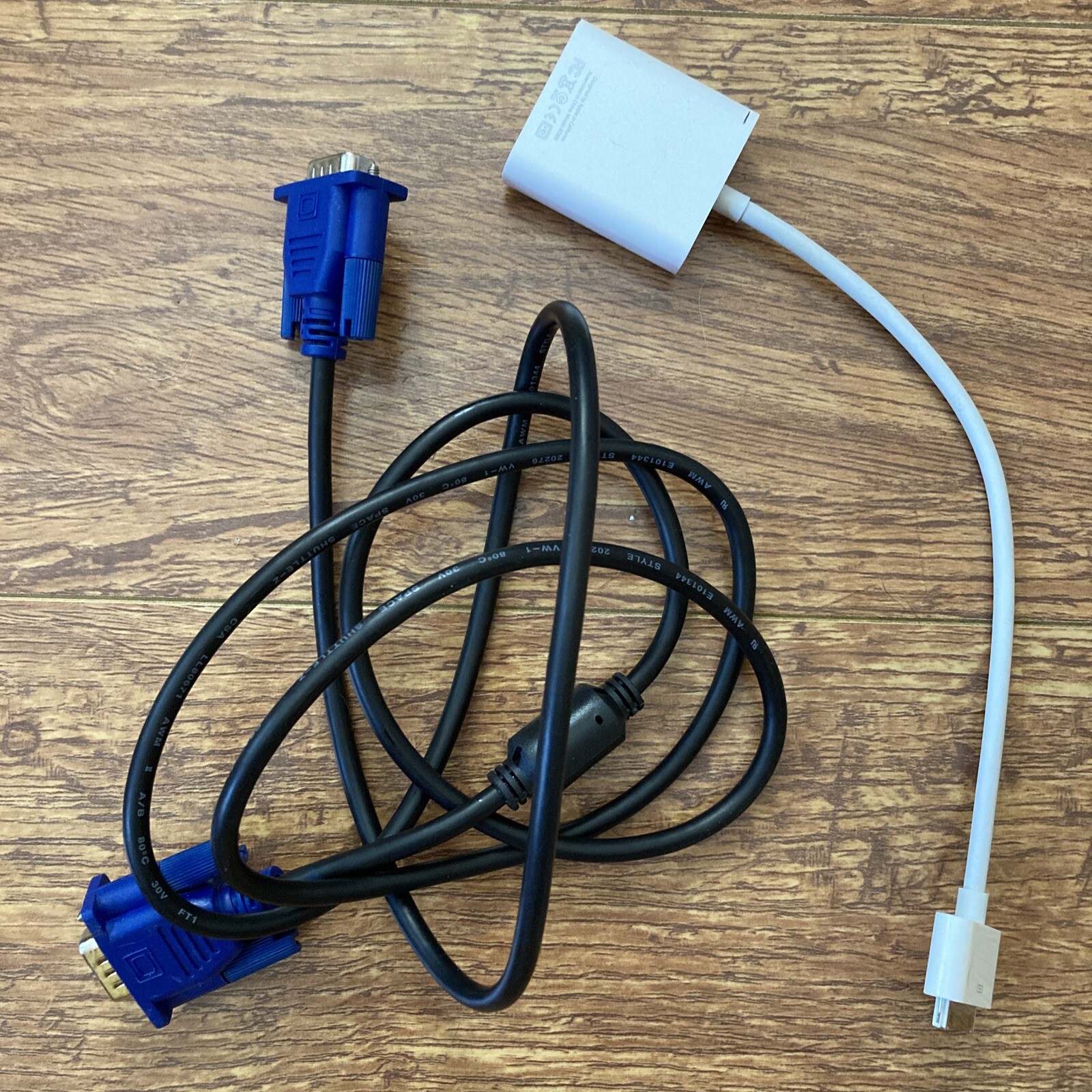 Apple 30-Pin to VGA Adapter Cable A1368 & Extender - iPad2 iPad3 iPod ...