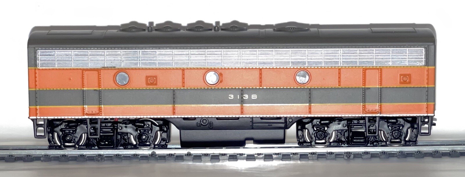 HO Scale BACHMANN PLUS EMD F7B Locomotive GREAT NORTHERN #313B POWERED ...