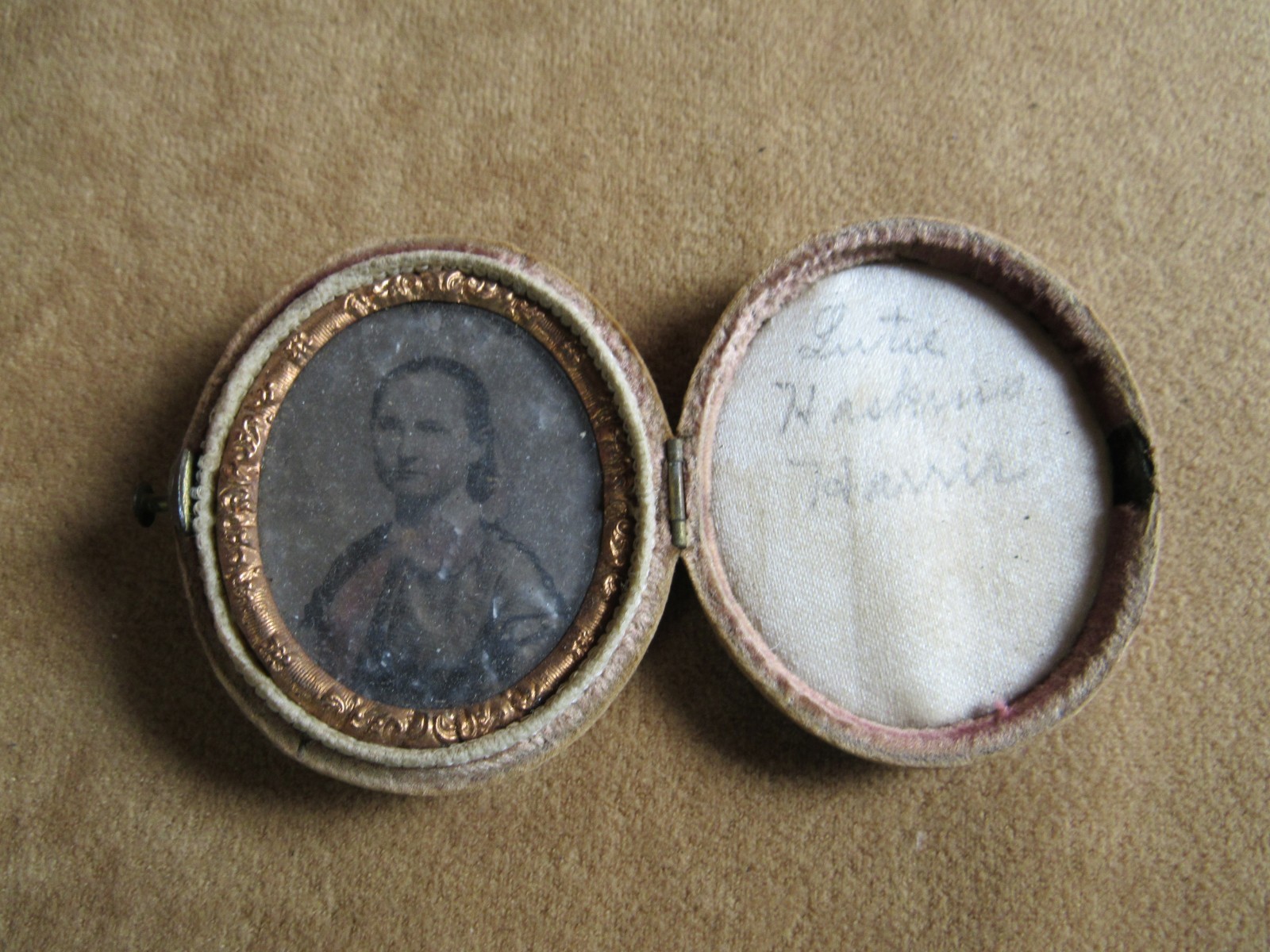 Soldier's Sweetheart post Civil War original velvet Pocket size locket ...