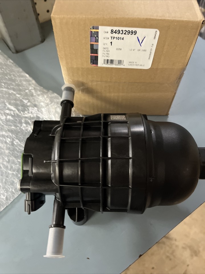 New GM Fuel Water Separator Filter Assembly 2017-2022 Silverado Duramax ...