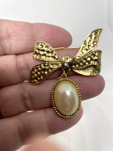 Faux Pearl Rhinestone Accented Bow & Oval Dangle Lapel Pin Gold Tone | eBay