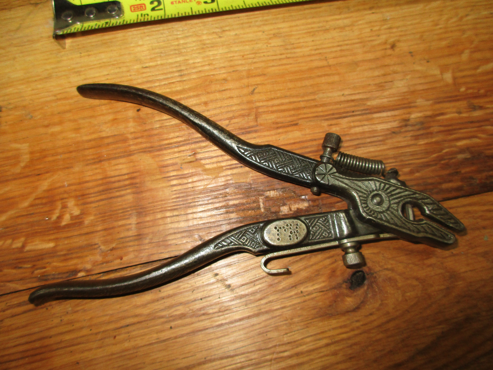 Vintage Saw Tooth Setter Set Swage Saw Crosscut Two man Antique Logging ...