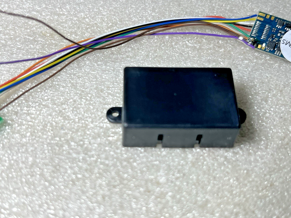 ESU LOKSOUND V4 4FE6 Speaker DCC Sound/Motor Decoder 8-Pin EMD File ...