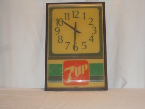 Vintage 7UP Advertising Lighted Wall Clock #7195 Medallion 12 VIDEO ...