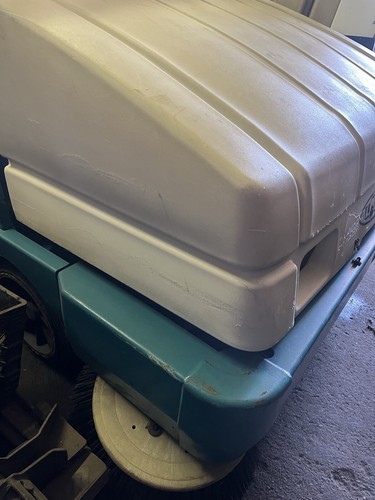 Tennant 6500 Parking Lot Sweeper Hight Dump - LPN propane powered ...