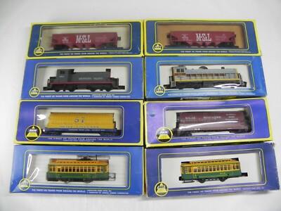 AHM HO Scale 8 Piece Electric Train Lot Boxcars & Trolley | eBay