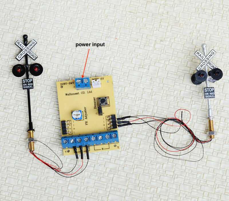 2 x HO scale railroad crossing signals 2 tracks + 1 circuit board ...