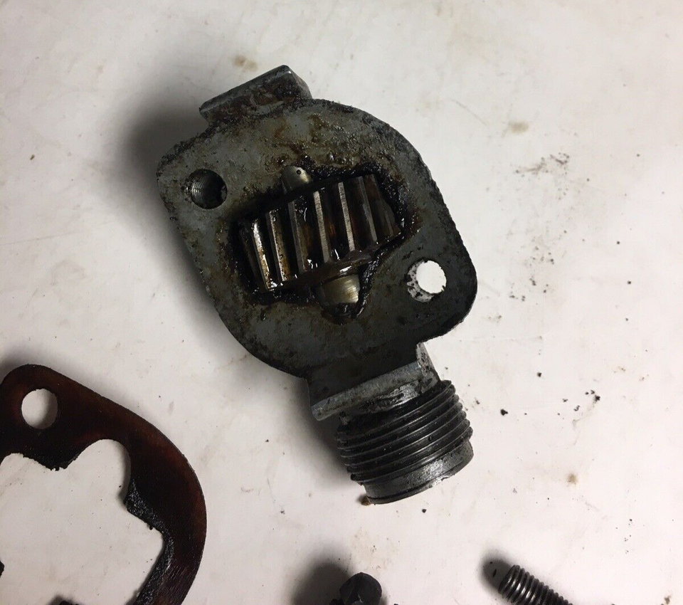 1932-48 Ford flathead Rear axle speedo gear 19 th w/bolts Nice used ...