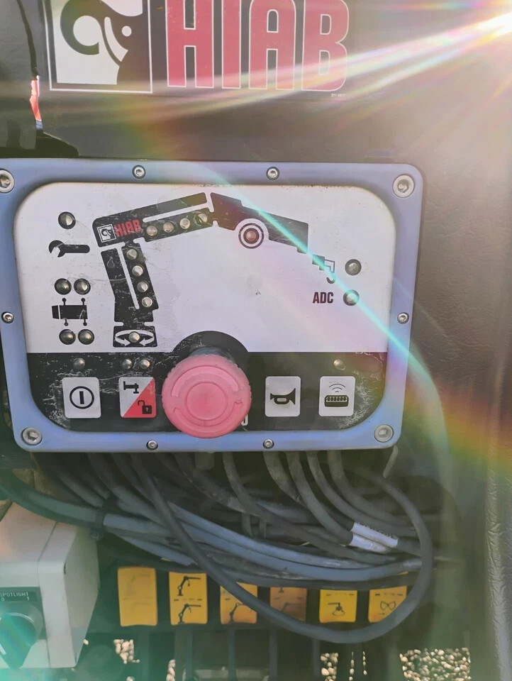 2011 Isuzu truck Hiab 055 crane remote control piped for attachment ...