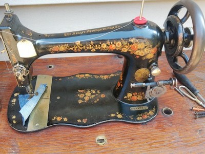 Sewing Machines - Singer Fiddle Base Sewing Machine