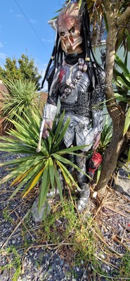 Predator static display prop based on the alien from the film predator ...