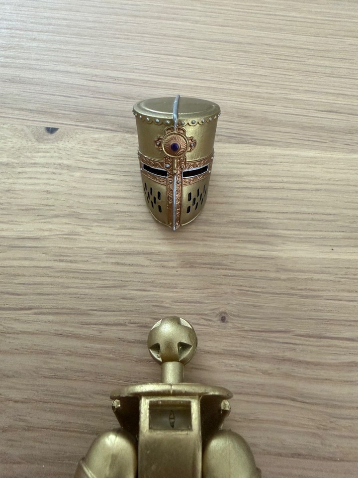 Mythic Legions Sir Valgard Con exclusive Gold Knight legs and helmet | eBay