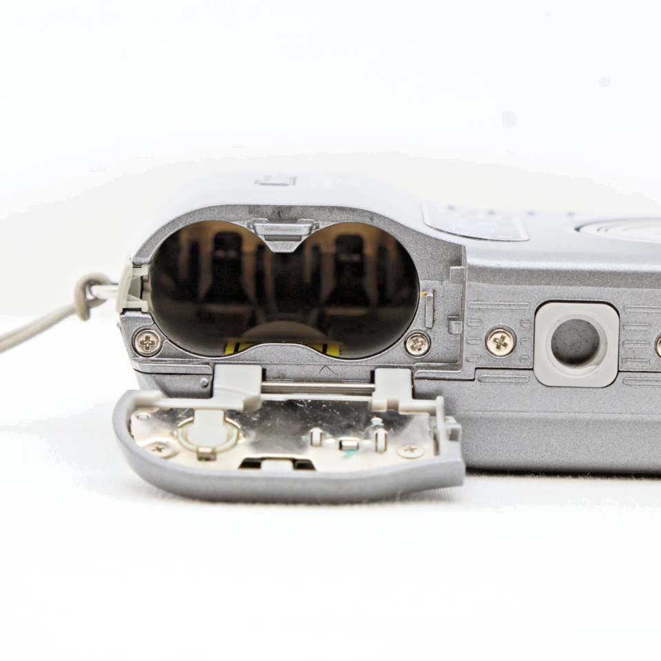 Nikon Coolpix L2 6.0MP Compact Digital Camera Silver Tested Kit Fast ...