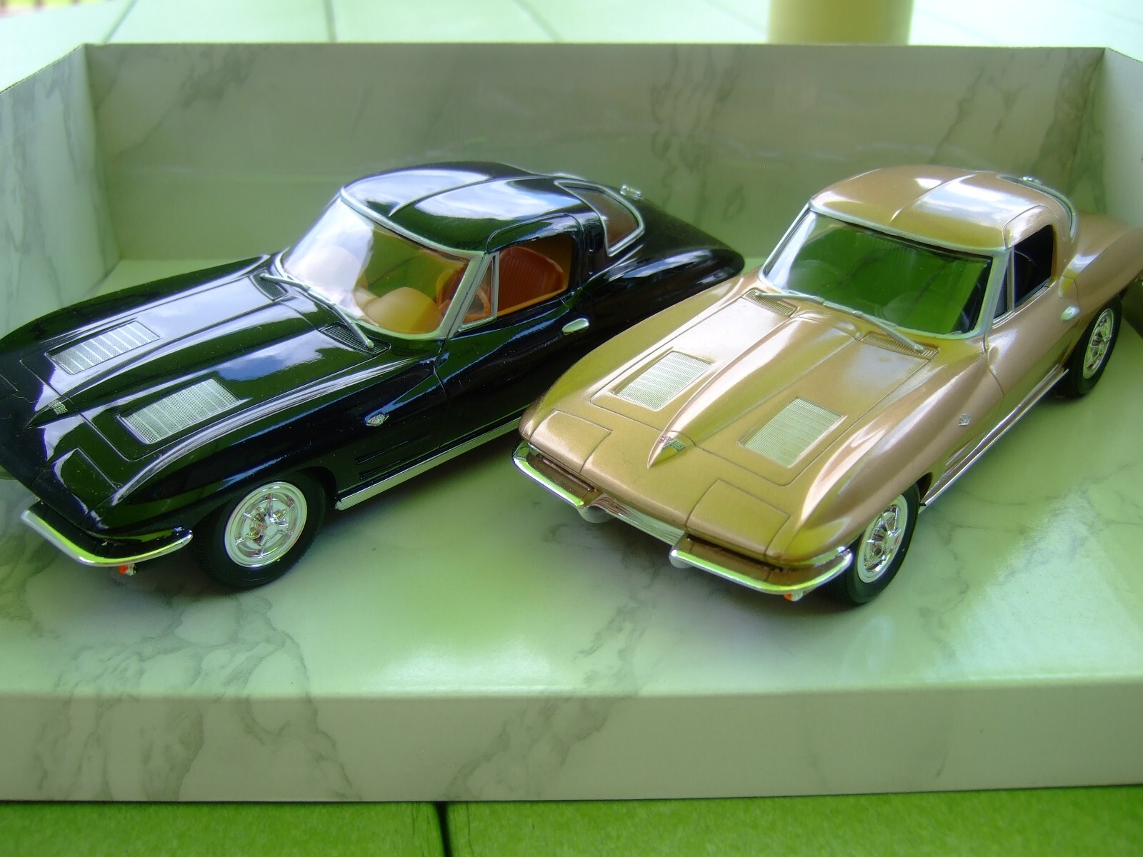 1/25th Scale 2-Car Set 1963 Corvettes-BOX--EXCELLENT-- | eBay
