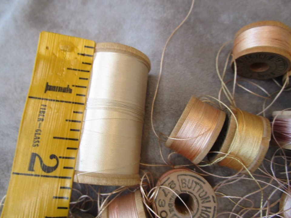 Vintage Belding Heminway SILK Thread peach pale Yellow Ivory 18 open ...