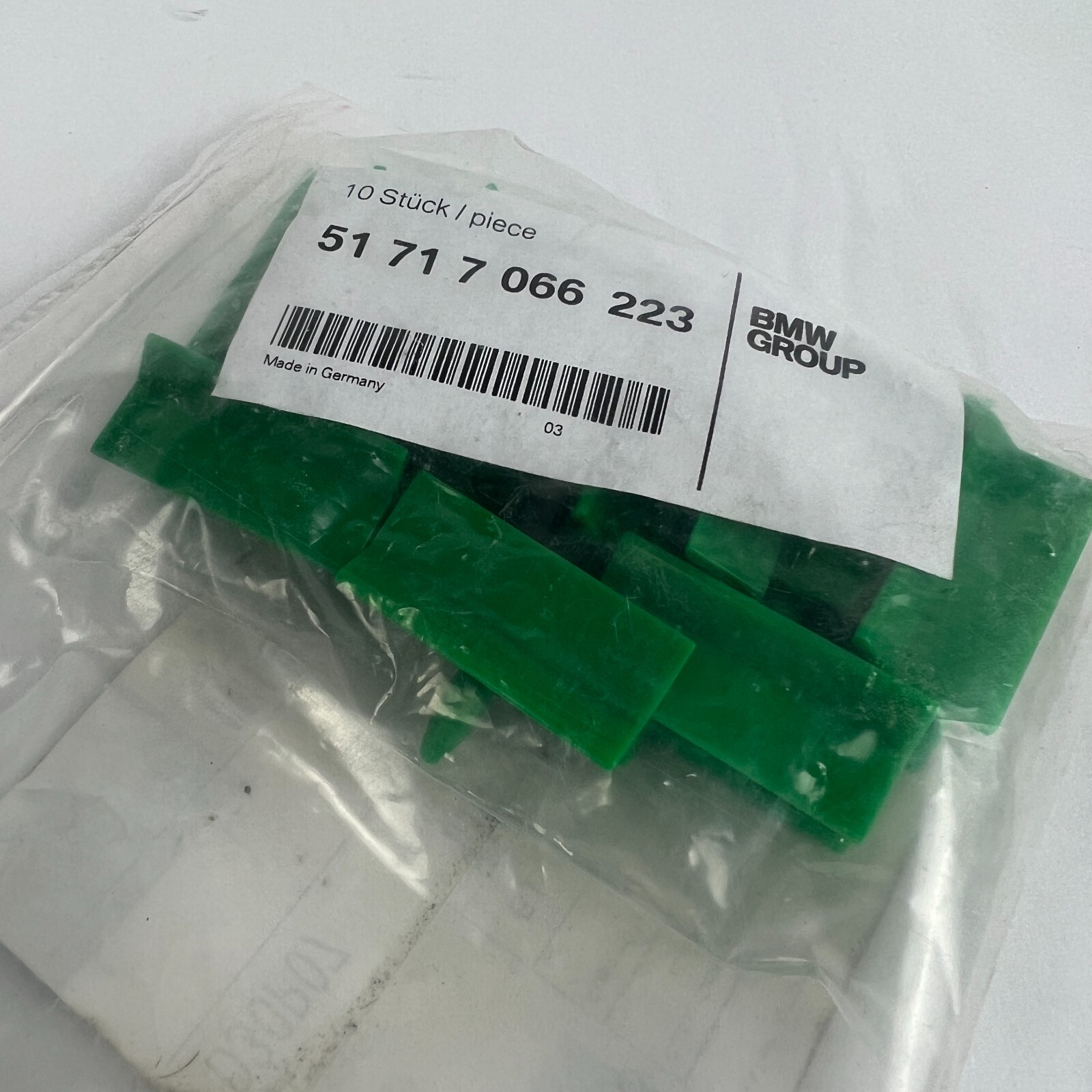 OEM 2004 - 2010 BMW E60 528i 535i 545i Rocker Panel x10 Clips 51-71-7 ...