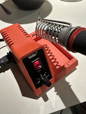 WELLER PART# WLC100 40W SOLDERING STATION WITH PART# SPG40 SOLDERING ...