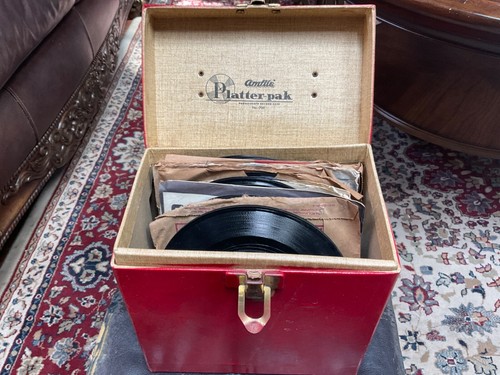 RED 45 RPM RECORD HOLDER BOX WITH HANDLE AND LOCK. 45 RECORDS INCLUDED ...