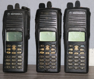 LOT OF 3 Motorola HT1550 XLS Uhf Two Way Radio RADIO 136-174 Mhz , PRE ...