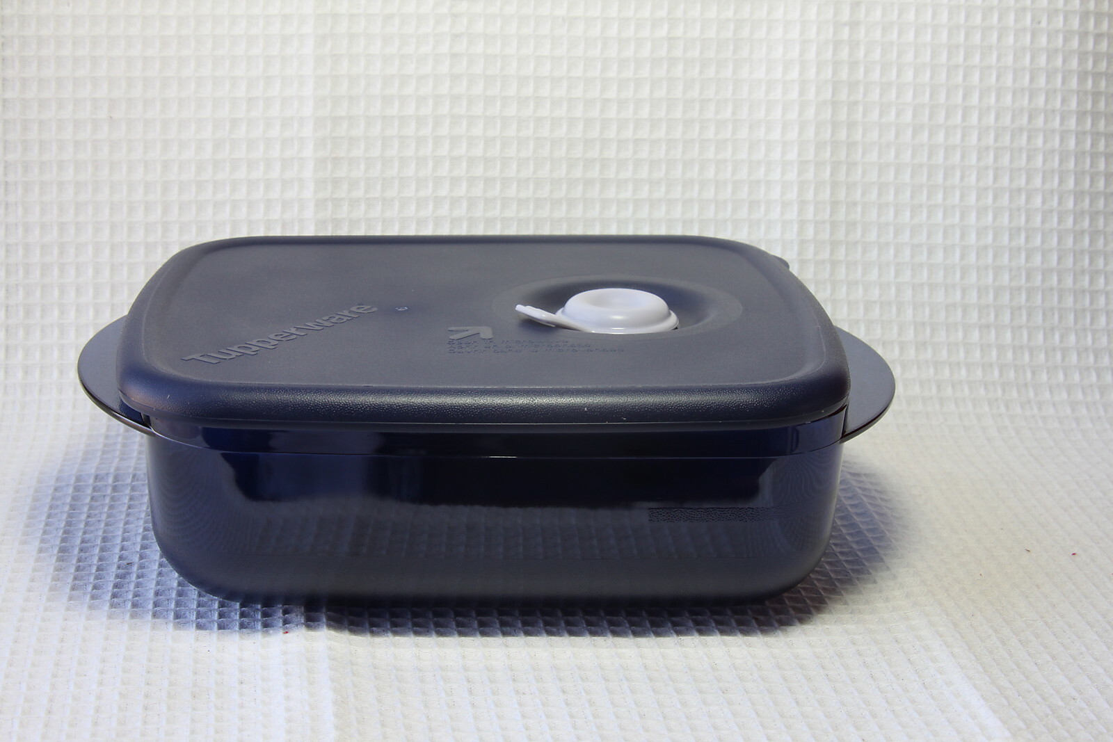 Tupperware Vent 'N Serve (new) MEDIUM SHALLOW 2 1/2 CUP - INDIGO/MIST ...