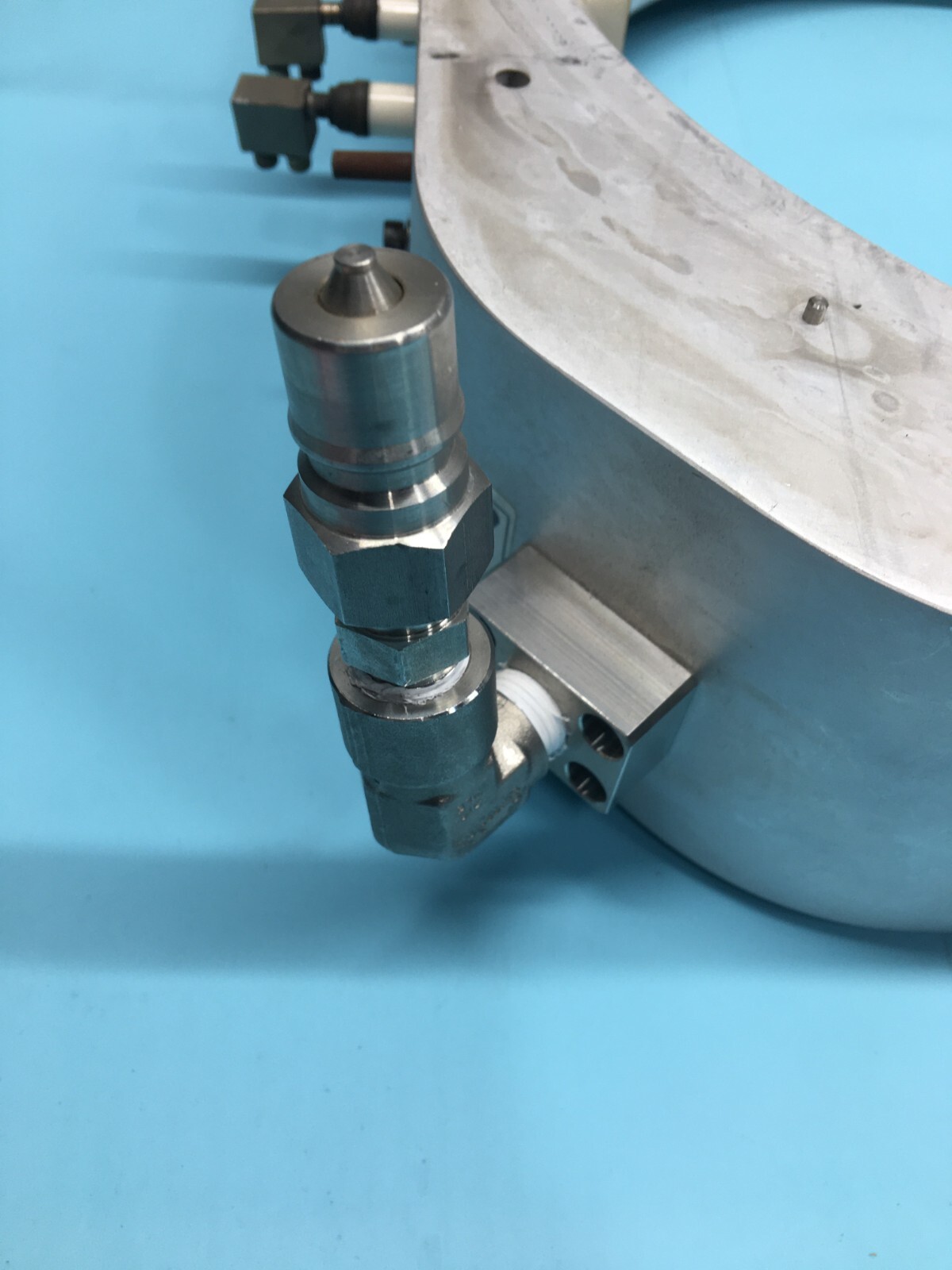 AMAT 0040-22274 CHAMBER ADAPTER + 2 AMAT 0020-28743 BLOCK, WATER IMP ...