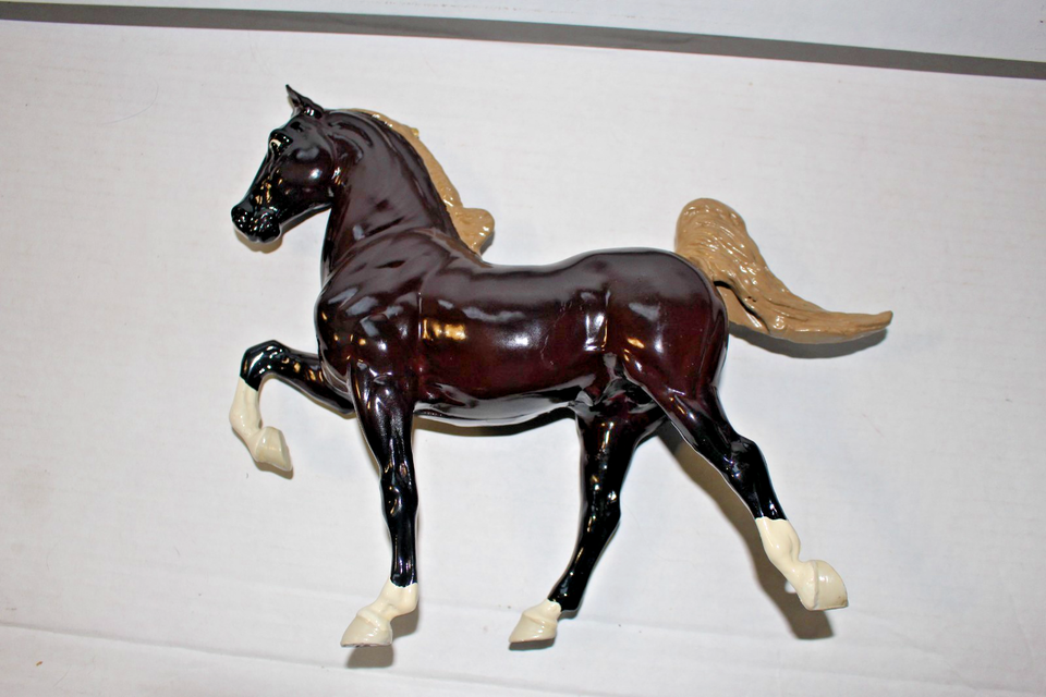 Breyer Five Gaiter Saddlebred CM Dark sorrel repaint Glossy nicely done ...