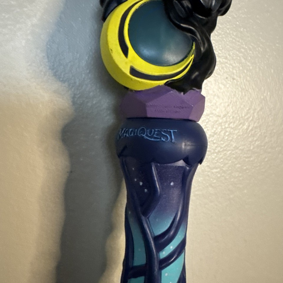 MagiQuest Magic Quest Great Wolf Lodge Wand Blue Green Moon Light Up | eBay