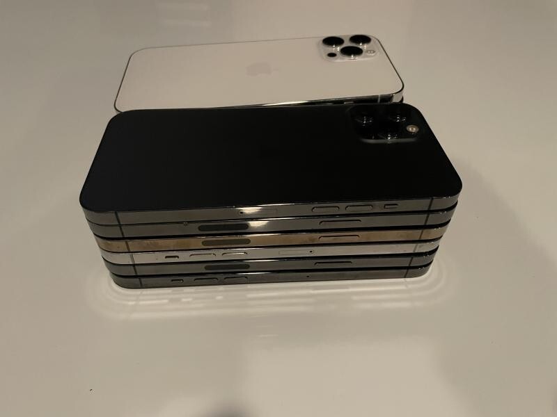 Lot of 34 Mixed iPhones 15, 14 and More Est. MSRP $30,000 (Read Specs ...