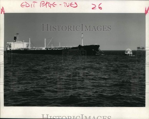 1992 Press Photo Texaco Caribbean offloads first loop crude - noc97041 ...
